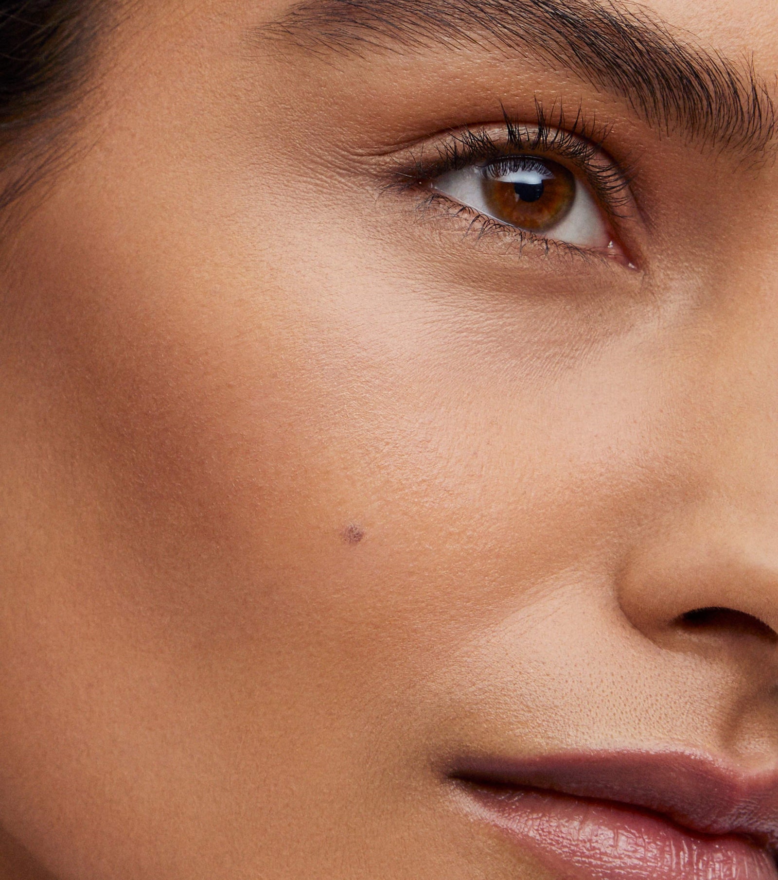 Face Trace Contour Stick in Biscuit by Westman Atelier | Westman Atelier